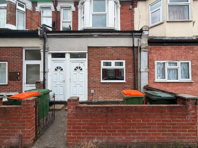 A Dersingham Avenue, London E12, 2 bed flat to rent, £1,900 pcm | PrimeLocation
