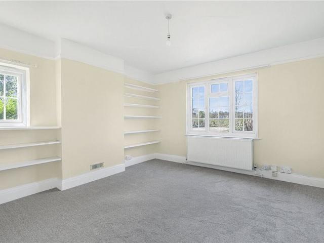 A detached house situated in a lovely part of the village, close to the Village Church with a South facing garden available for a 12 month tenancy initially