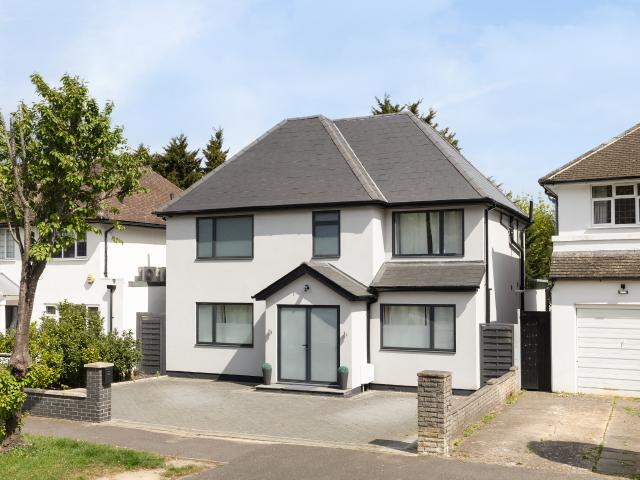 A Detached House with a Generous Garden Between Richmond Park and Wimbledon Common
