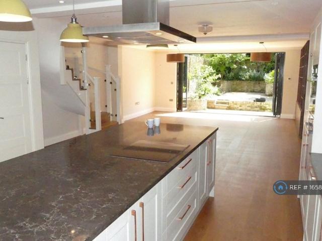 A, Fulham, SW6 2 bed maisonette to rent £4,280 pcm £988 pw