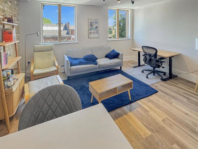 A fully furnished, one bedroom apartment with one bathroom available in an excellent location in Central Cambridge within walking distance of the train station