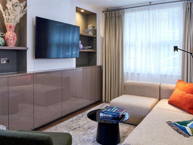 A fully serviced three double bedroom three bathroom terraced house located in the heart of Knightsbridge