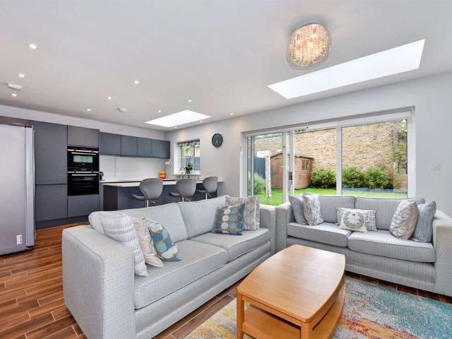 A furnished and high specification detached house in a small gated development