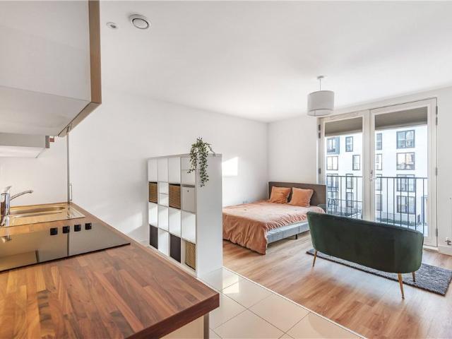 A furnished one bedroom apartment in the ever popular Bath Riverside development