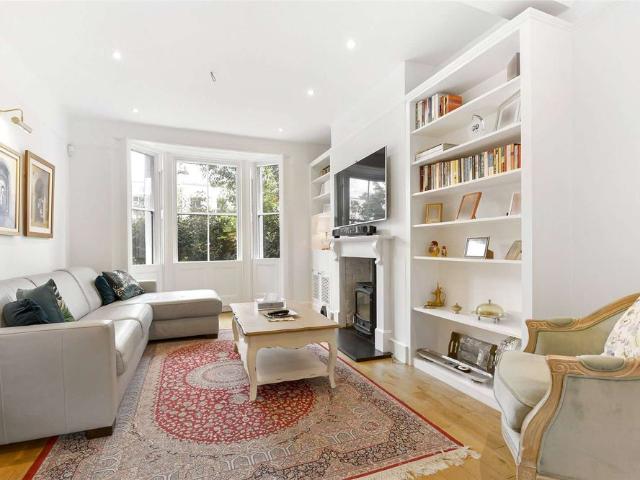 A fabulous four bedroom family home, located moments from Wandsworth Common