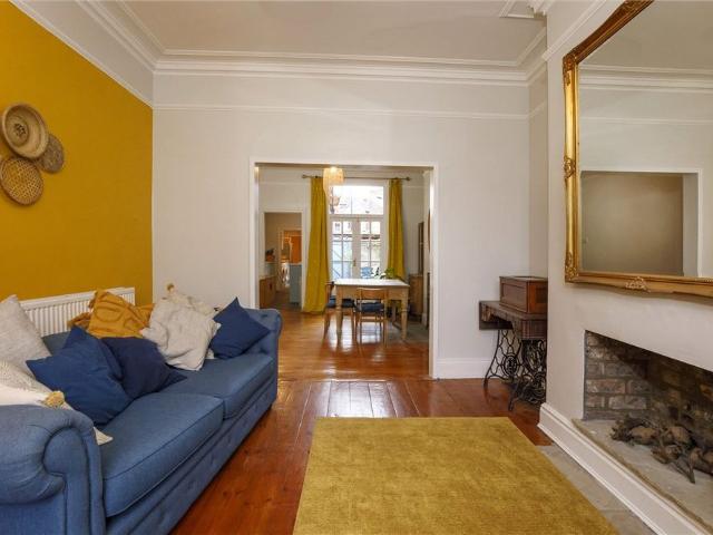 A fabulous three bedroom furnished period townhouse situated in one of York's most sought after areas, close to Bishopthorpe Road and York Racecourse