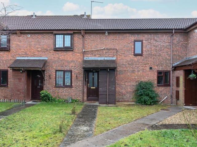 A fantastic 2 bedroom house in sought after location. Close to local businesses and amenities including Bristol Parkway train station. Offered on an unfurnished basis, available in March
