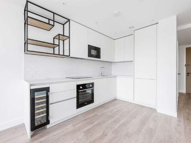 A fantastic two bedroom apartment available in canal side development