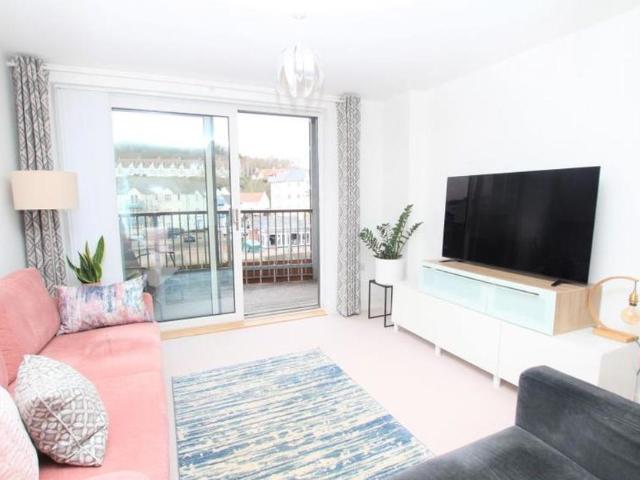 A fantastic two double bedroom apartment with ensuite facilities and an enviable position on the Marina with outstanding far reaching views of the channel and the Lock from the large balcony. There are TWO allocated undercroft parking spaces too! Call NOW to reserve!