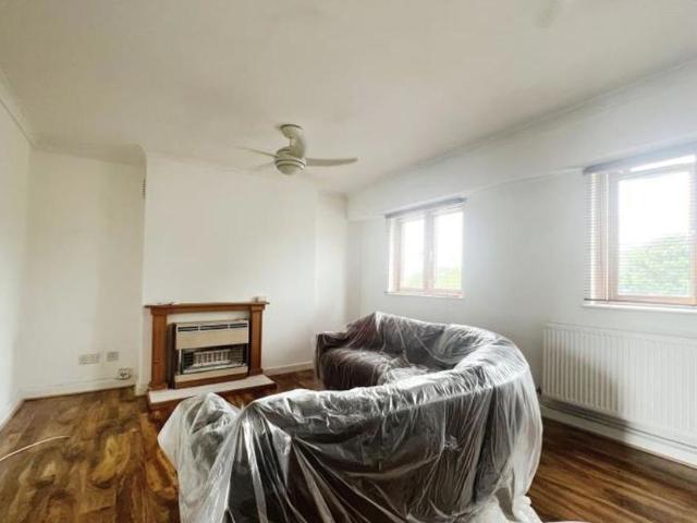 A fantastic and spacious two bedroom maisonette in a really popular location. Set over two floors this really needs to be viewed to be appreciated. Call NOW to book your priority viewing!