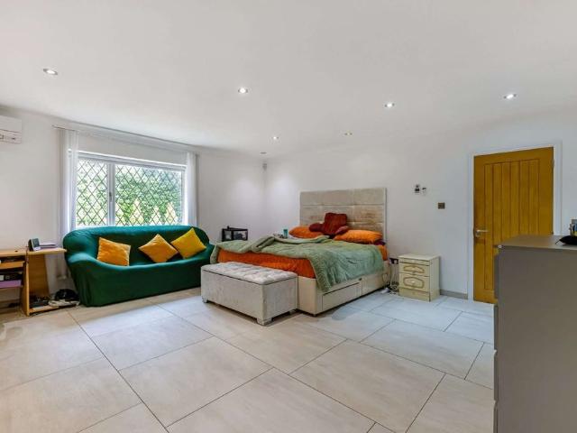 A fantastic and versatile detached five bedroom family home with two bedroom annexe