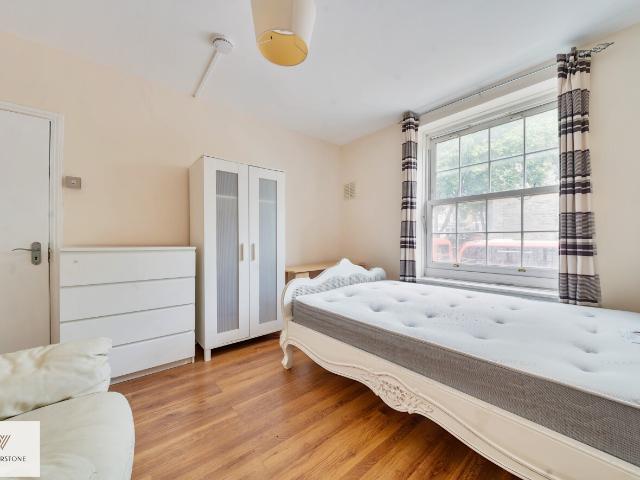 A Fantastic Four Bedroom Apartment to Rent in Bow Road, E3 Spacious Throughout!