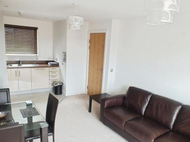 A fantastic furnished one bedroom in Horizon, right next to Cabot Circus overlooking communal gardens. *Video tour avilable
