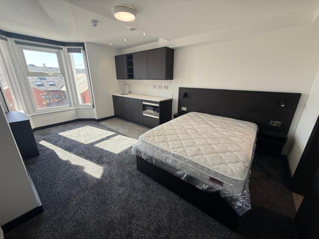 A fantastic opportunity to rent this stylish, fully furnished studio apartment located on Regent Street in the heart of Long Eaton