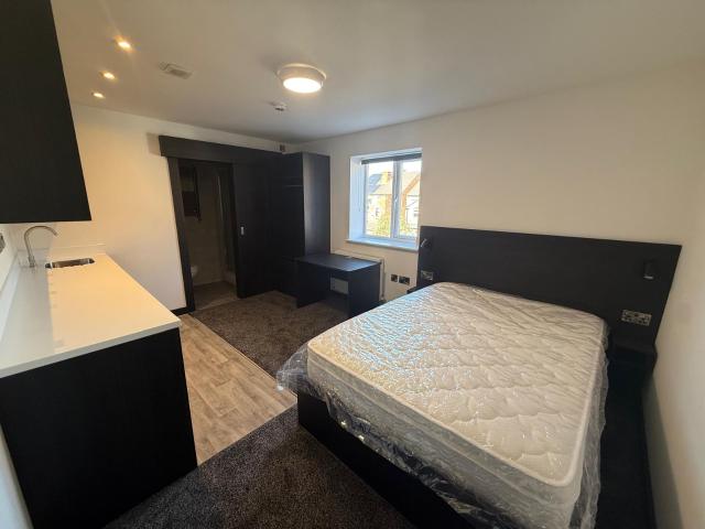 A fantastic opportunity to rent this stylish, fully furnished studio apartment located on Regent Street in the heart of Long Eaton