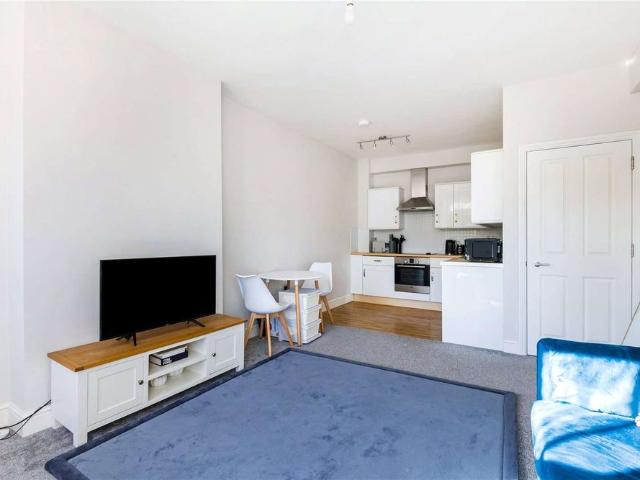 A first floor one bedroom apartment centrally located on the High Street