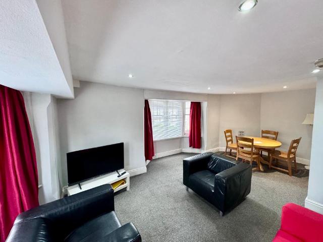 A Forest Road East, Nottingham, NG1 3 bed apartment to rent £1,740 pcm £402 pw