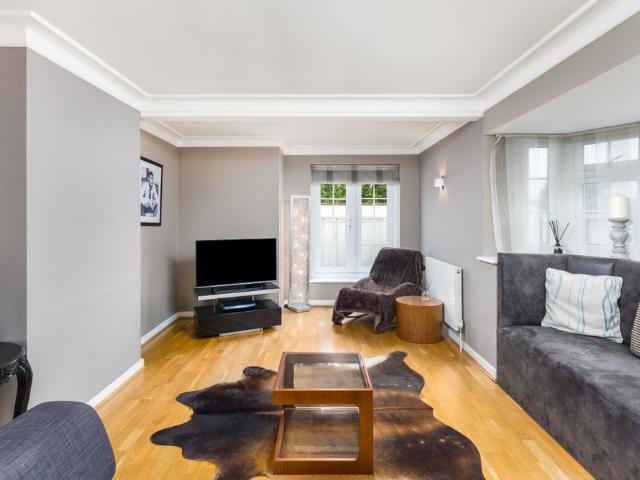 A Four Bedroom Townhouse in Wimbledon Village