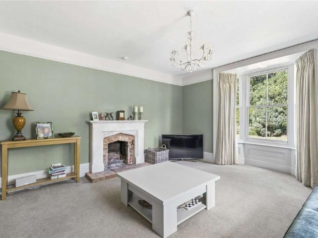 A four bedroom Georgian style detached farmhouse set within the historic village of Preston on Stour
