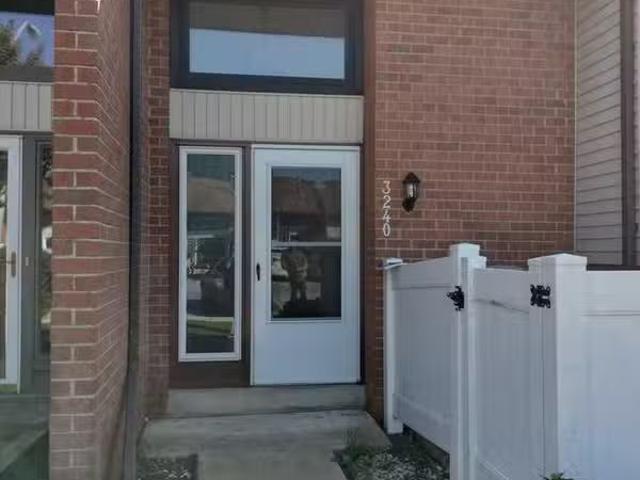 A Frame, Split Foyer, Interior Row/Townhouse WILMINGTON, DE.
