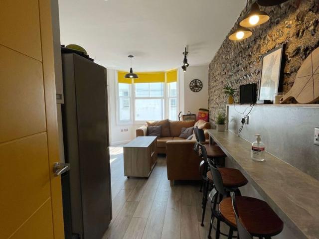 A Fresh and Convenient Share in Worthing Room 1