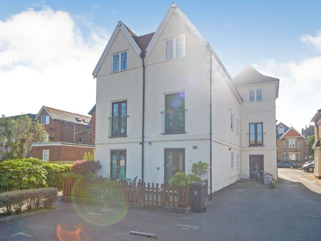 A Glendinning Avenue, Weymouth DT4, 2 bed flat to rent, £1,100 pcm | PrimeLocation