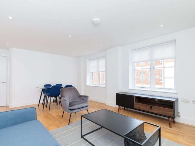 A good sized two bedroom apartment close to Angel Station