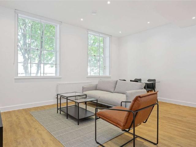 A good sized two bedroom apartment close to Angel Station