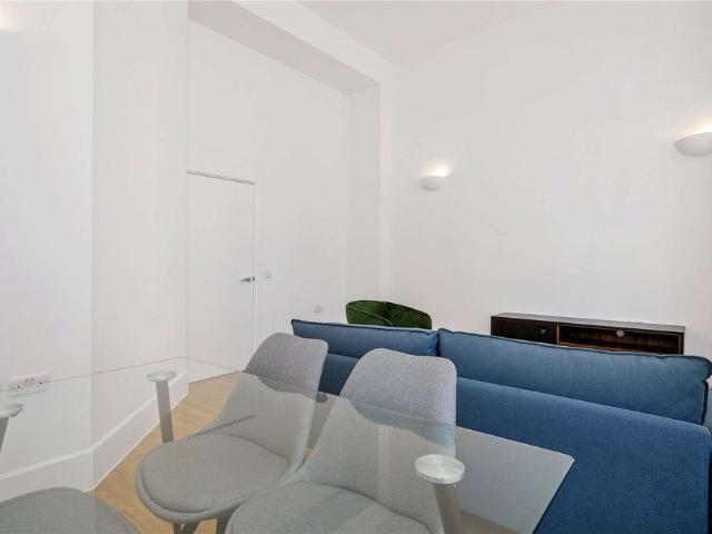 A good sized two bedroom apartment close to Angel Station