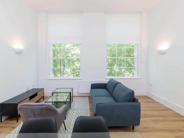 A good sized two bedroom apartment close to Angel Station