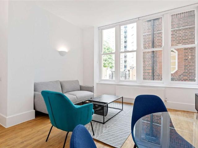 A good sized two bedroom apartment close to Angel Station