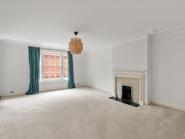 A Grand Mansion Apartment in the Heart of Kensington