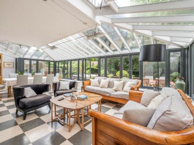 A grand detached residence on prestigious Hamilton Terrace with a beautiful extensive rear garden