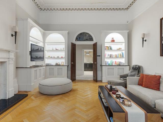 A Grand Lateral Apartment by Kensington Gardens