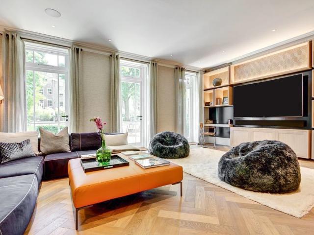 A Grand Triplex Apartment on Warrington Crescent