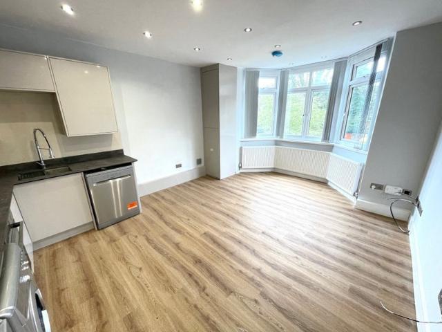a Great Luxury 2 Bed Flat Close to Centre