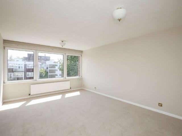 A great, larger than average two bedroom property featuring very large bedrooms and easy access to the heart of Putney with off street parking