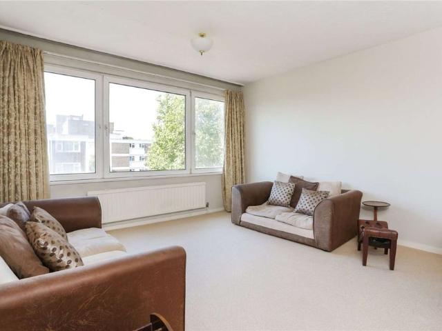 A great, larger than average two bedroom property featuring very large bedrooms and easy access to the heart of Putney with off street parking