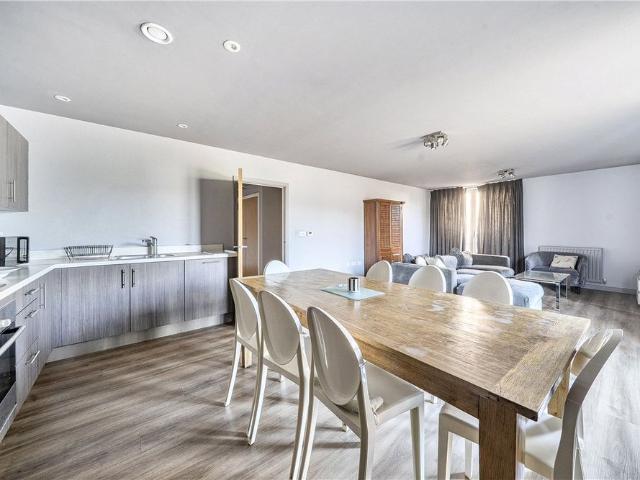 A ground floor, two bedroom, two bathroom apartment in the ever popular Bath Riverside development