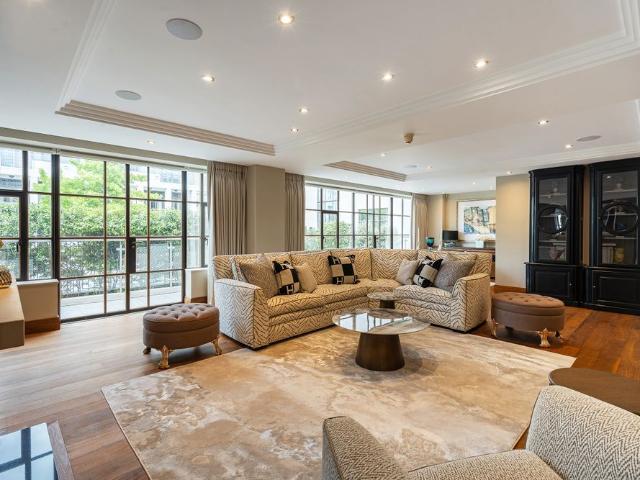 A Ground Floor Apartment within the Prestigious Charters Estate