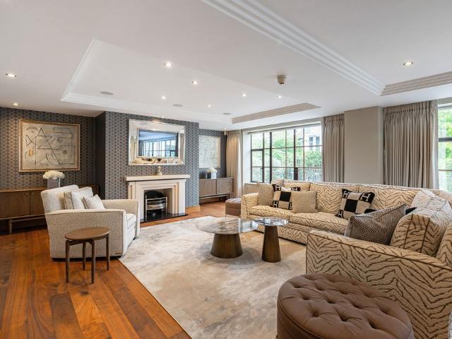A Ground Floor Apartment within the Prestigious Charters Estate