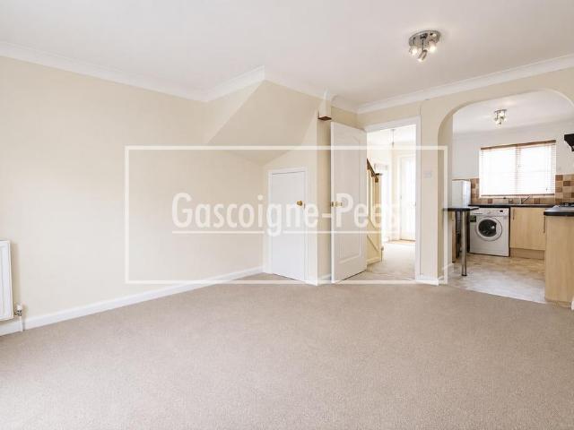 A Hawthorne Place, Epsom, KT17 3 bed house to rent £2,250 pcm £519 pw