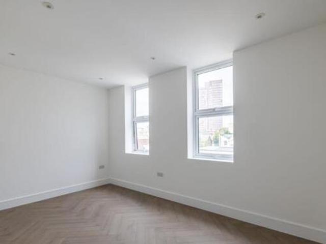 A High Street, Croydon, 2 Bedroom Apartment