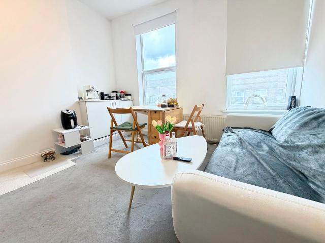 A Holloway Road, London N19, 2 bed flat to rent, £2,100 pcm | PrimeLocation