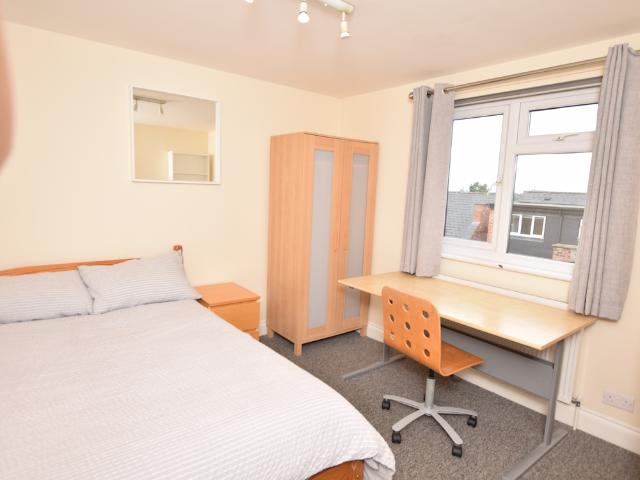 A Joyful Houseshareshare for Rent in Nottingham Room 1