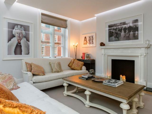 A luxurious four bedroom in Mayfair a few steps from Hyde Park