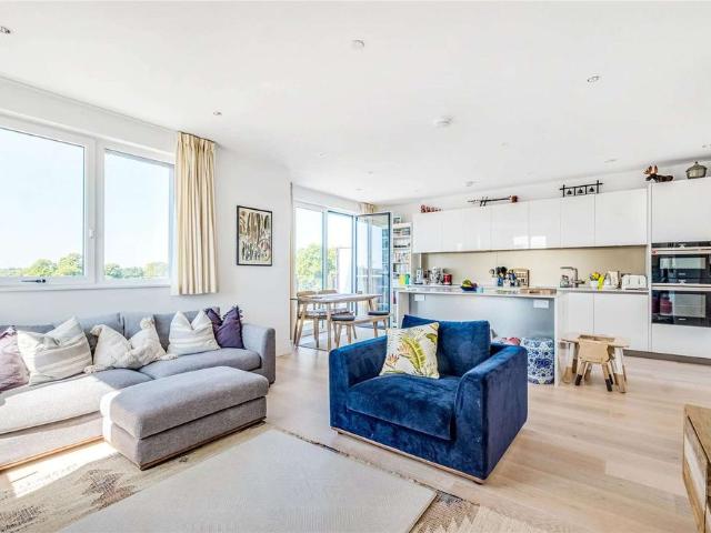 A luxury 3 bedroom apartment on the fourth floor of this contemporary riverside development