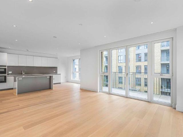 A luxury three bedroom Riverside apartment