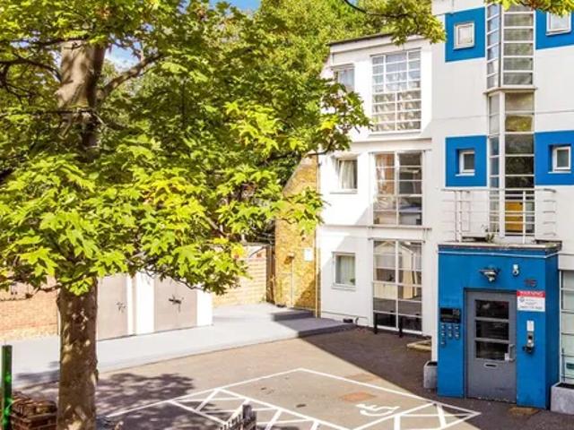 A&L Hair Studio, Gunnersbury Lane, London, W3 8HG, United Kingdom | Room for rent #168131026 | Rentberry