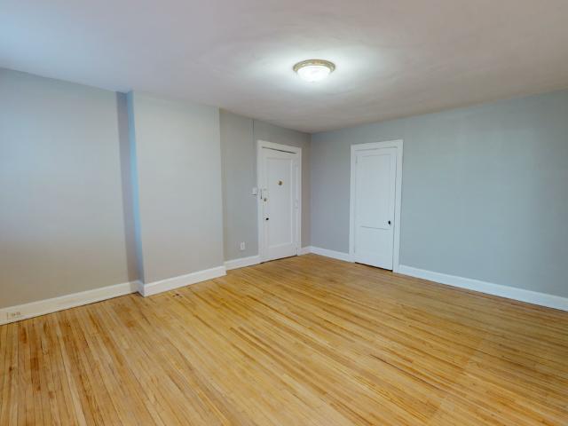 À L'aise 1 Bedroom Apartment for Rent at 2713 Erie Ave, Cincinnati, OH 45208 Hyde Park